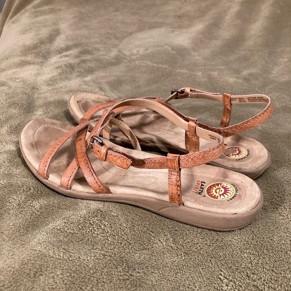 Earth Spirit | Shoes | Euc Vintage Earth Spirit Magnolia Leather Sandal ...